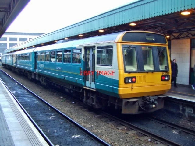 PHOTO CLASS 142 Pacer 2-Car Dmu No 142 069 ( And 142 073) At Cardiff ...