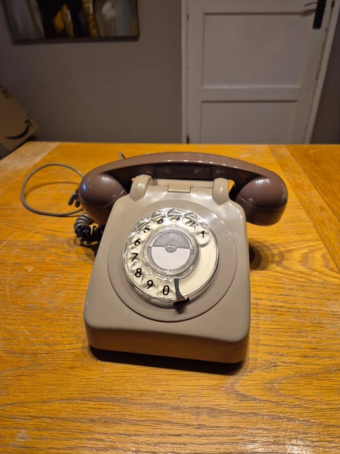 VINTAGE 2 TONE Brown Rotary Dial Telephone VGC PROP £25.00 - PicClick UK