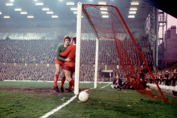 LIVERPOOLS TOMMY SMITH Grabs Goalkeeper Ray Clemence 1970 Football Club ...