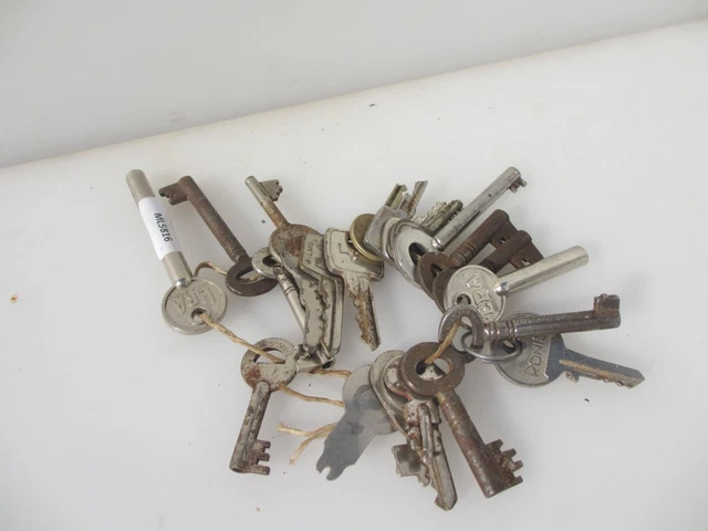 ANTIQUE KEYS DOORS Cabinets Cupboards Iron Key Bunch Vintage Old Trunks ...