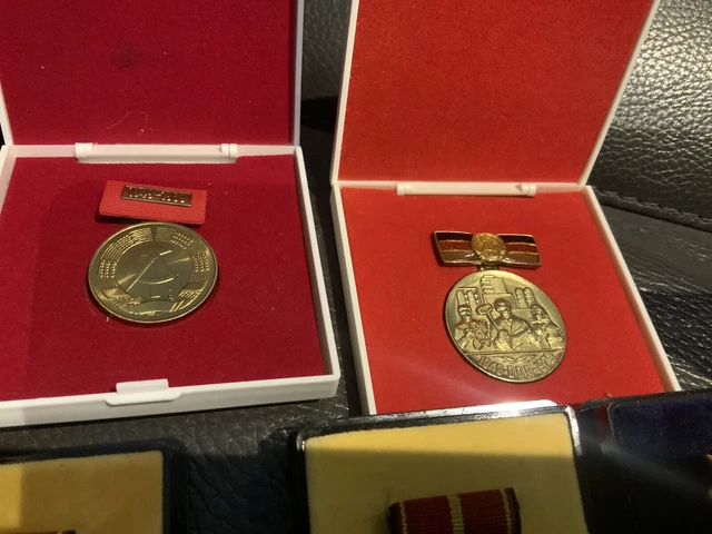 DDR KONVOLUT ,NVA ,Mfs Oberst Stasi Orden Medaillen Abzeichen ...
