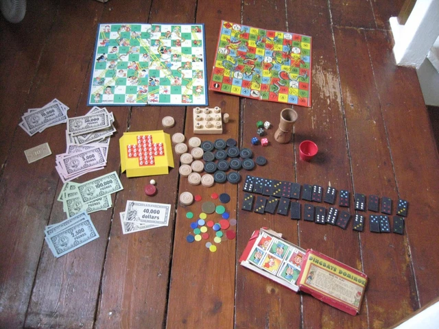 JOB LOT VINTAGE Spare Game Pieces Monopoly, Dominoes, Counters, Dice ...