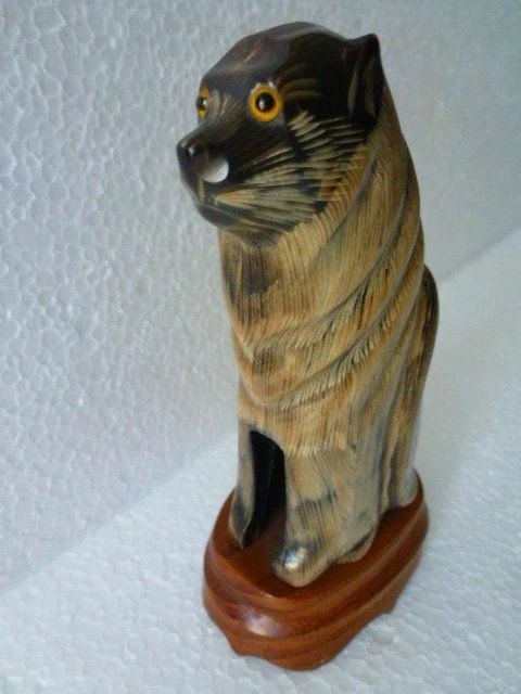 KATZE AUS WASSERBÜFFELHORN handgeschnitzt mit Glasaugen auf Holzsockel ca. 1950 EUR 34,00 ...