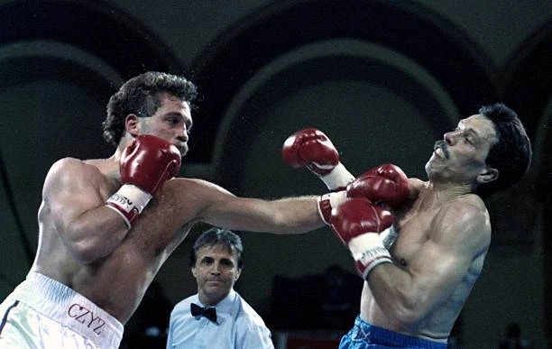 BOBBY CZYZ LANDS A Punch Against Jim Macdonald 2 Old Boxing Photo EUR 6 ...