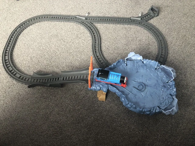 THOMAS & FRIENDS Trackmaster Motorised Railway Set with Thomas engine £ ...