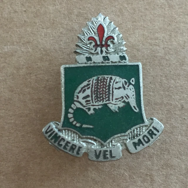 US ARMY UNIT pin - 35th Armor Regiment MOTTO: VINCERE VEL MORI ...