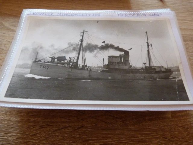 PHOTO: ROYAL NAVY trawler / anti-submarine HMS LAUREL (83.675) £1.00 ...