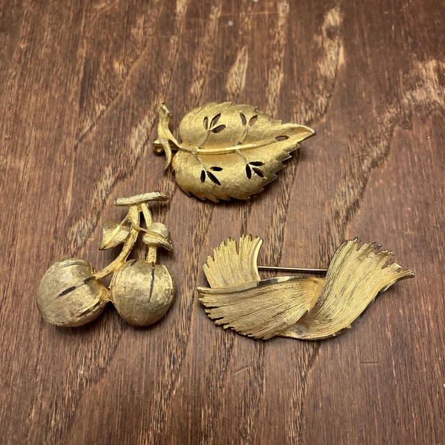 VINTAGE BSK BRUSHED Gold Tone Set X3 Leaf Brooch Pin Signed. Leaf ...