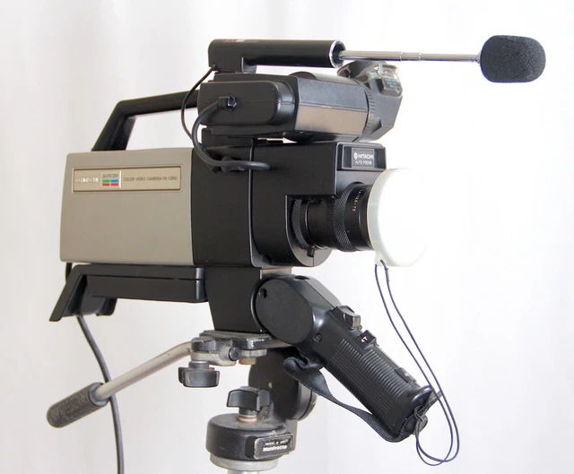 VIDEOCAMERA VINTAGE ANNI 80 Analogica VHS Tubo Saticon Hitachi VK-C850E ...
