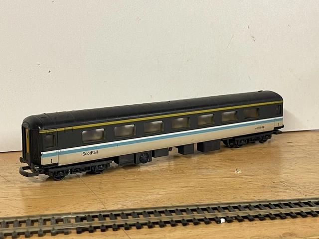 LIMA OO GAUGE Model Railway Scotrail Liveried Mark 2 First Class Coach ...
