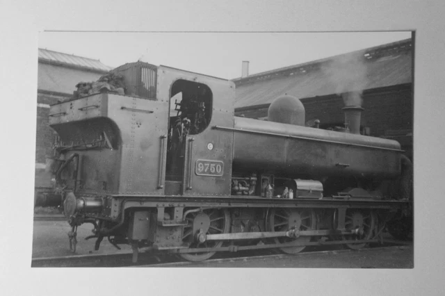 RWY1195 - 1948 Locomotive 9750 NEATH Railway Yard Shed - Real Photo £4. ...