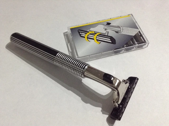 VINTAGE GILLETTE CONTOUR Plus Atra Safety Razor Handle I4 1988 £22.00 ...