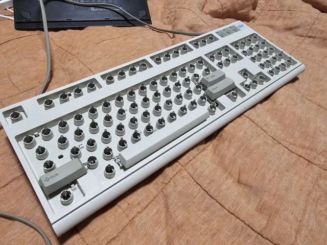 VINTAGE IBM MODEL M2 Buckling Spring PS/2 Mini-DIN Keyboard 1993 AS-IS ...