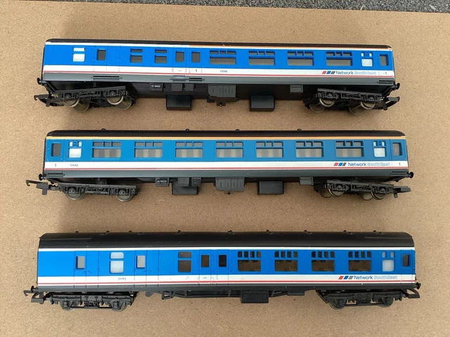 LIMA RAKE OF Three Network Southeast Coaches OO Gauge £51.22 - PicClick UK