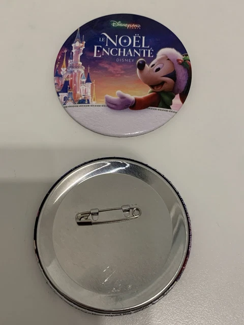 LOT 2 BADGES Buttons Le Noel Enchanté 2025 Disneyland Paris EUR 8,00 ...