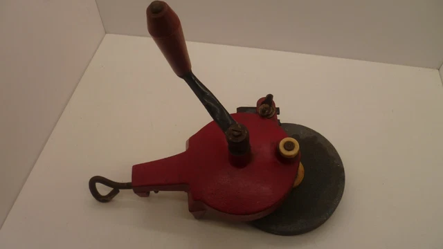 MEULE MANUELLE OUTIL ancien, moulin Touret à Meuler - manual grinding ...