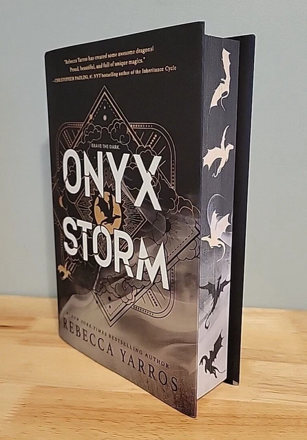 ONYX STORM (DELUXE Limited Edition) by Rebecca Yarros (2025, Hardcover ... ONYX STORM (DELUXE Limited Edition) by Rebecca Yarros (2025, Hardcover ...