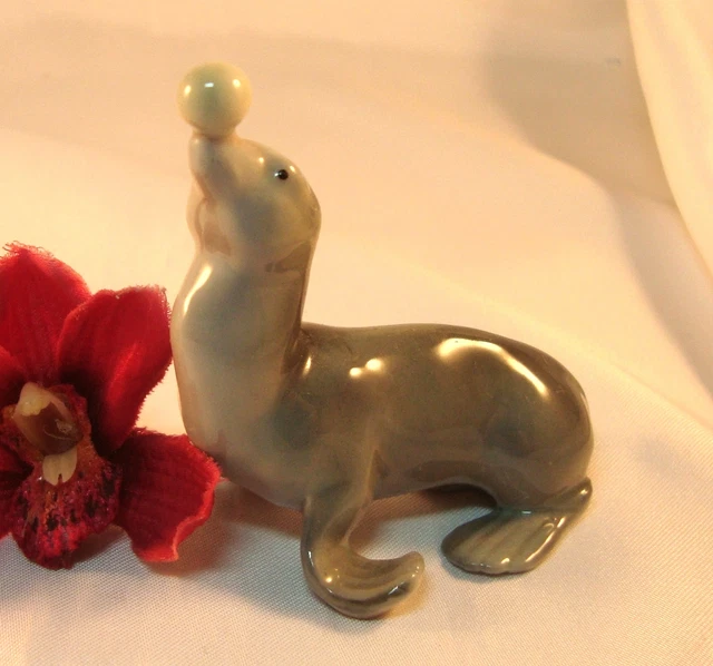 ROBBE ALTE METZLER & Ortloff Porzellan Figur Seerobbe mit Ball / bf 197 ...