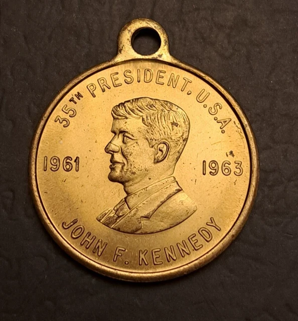VINTAGE JOHN F. Kennedy 35th President Kennedy Center Medallion Coin ...