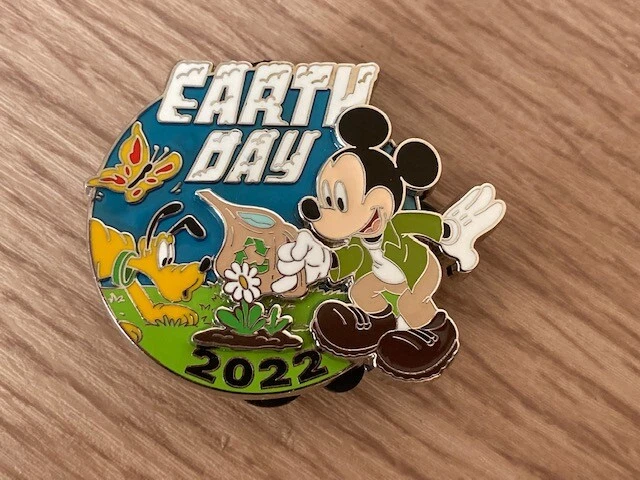 DISNEY MICKEY MOUSE & Pluto Earth Day 2022 Pin On Pin £5.25 - PicClick UK
