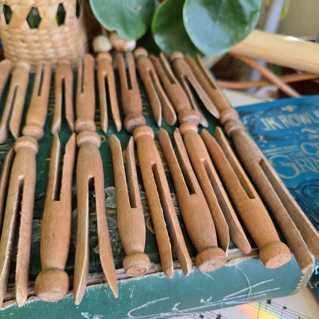 VINTAGE WOODEN CLOTHES Pegs pins Dolly Pegs X 28 Country Cottage Rustic ...