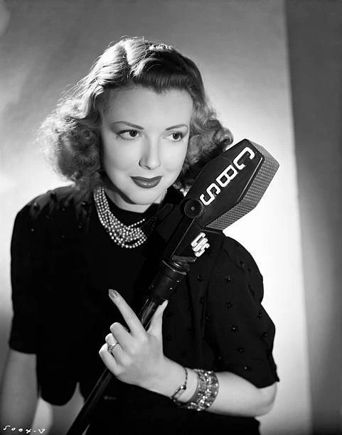 VIRGINIA VALE THE young actress and female winner of the 1939 Ra 1940s ...
