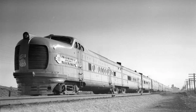 UP UNION PACIFIC train engine No CD-07 + diesel units, type EMC Old ...