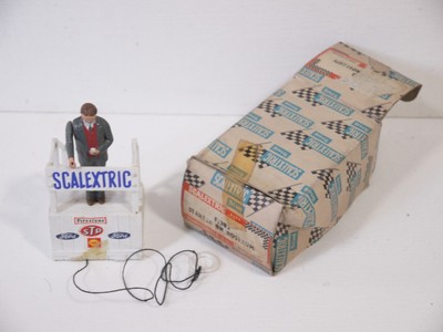 VINTAGE TRIANG SCALEXTRIC F303 STARTER ON ROSTRUM FIGURE. BOXED.no1 £25 ...