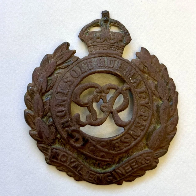 GENUINE WW2 ERA Royal Engineers RE Bi-Metal Cap Badge British Military ...