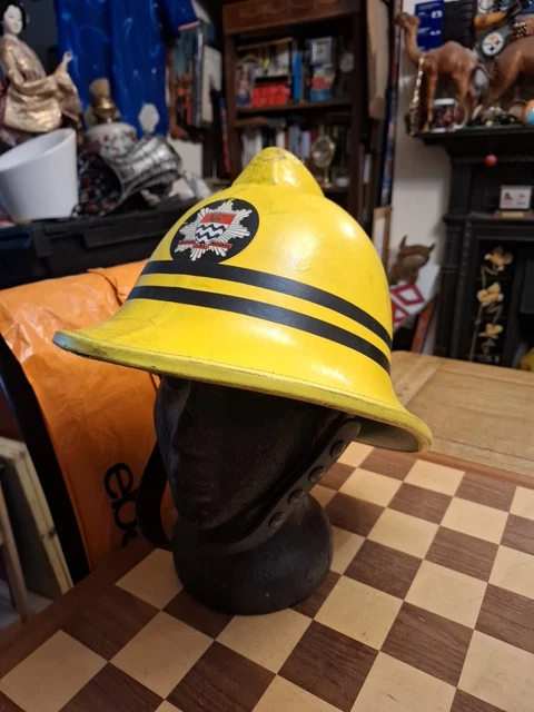 VINTAGE 1989 LONDON Fire Brigade Sub Officer ? Yellow Helmet Size Small ...