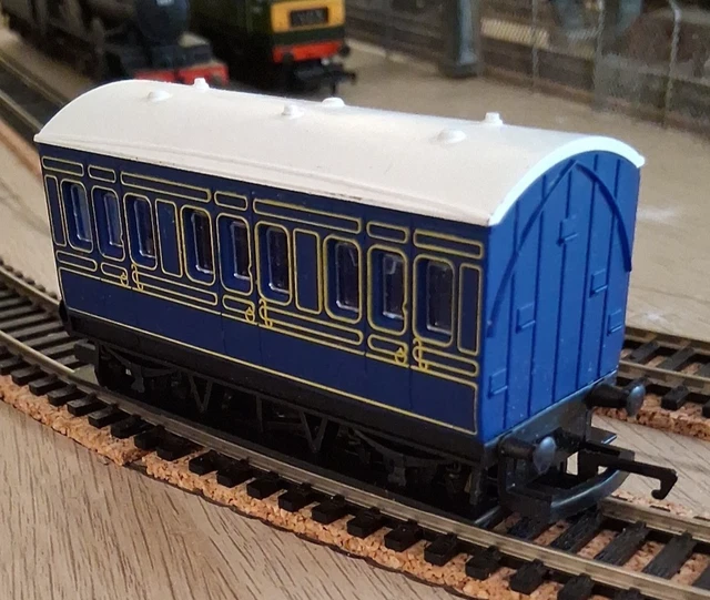 HORNBY HIGHLAND RAILWAY / Caledonian Railway Blue 4-Wheel Coach - OO ...