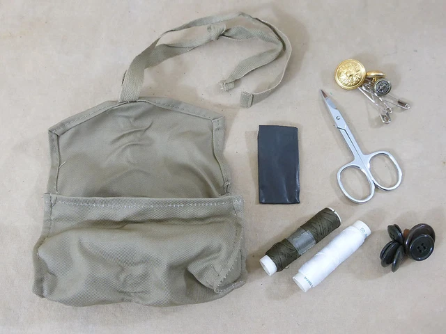 US ARMY WW2 GI Sewing Kit Uniform / Soldaten Nähzeug Knöpfe Garn Schere ...