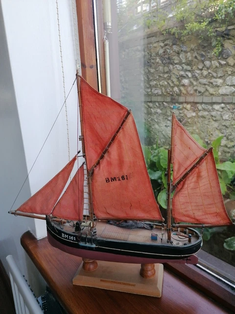 BRIXHAM TRAWLER, &VALERIAN&, handmade Model by Scott Robertson, 1990s £ ...