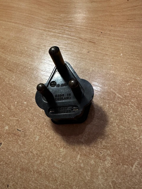 MK ELECTRIC 15A Round Pin Plug Top Vintage Retro Prop £15.00 - PicClick UK