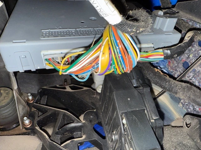 HOLDEN COMMODORE VZ SS BCM and Key 961 MID 92158961 $145.00 - PicClick AU