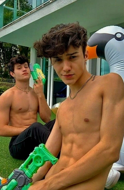 SHIRTLESS MALE BEEFCAKE Muscular Men Pool Party Water Gun Jocks PHOTO ...