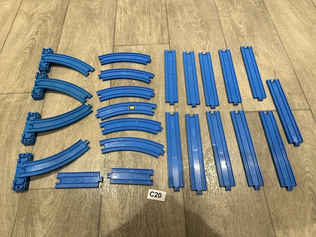 TOMY TRACKMASTER THOMAS The Tank Engine Set Track Layout Bundle £8.00 ...