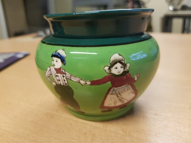 ANCIEN PETIT CACHE-POT et son pot en faience a décor enfant en costume ...