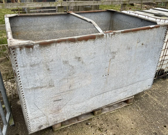 LARGE VINTAGE GALVANISED Reclaimed Riveted Water Tank Garden Planter ...