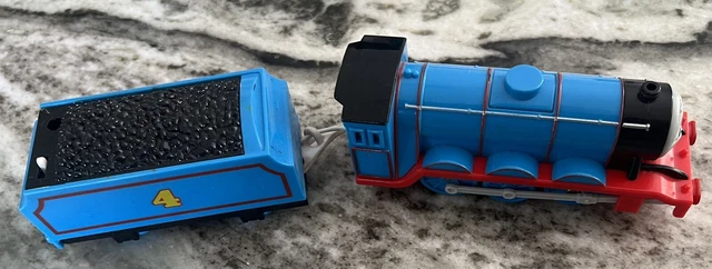 THOMAS AND FRIENDS TrackMaster Gordon With Coal Car 2010 Mattel Gullane ...