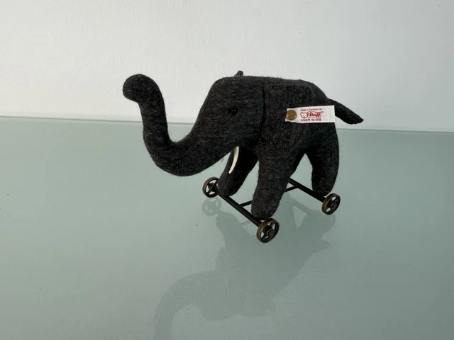 STEIFF ANIMAL COLLECTOR 420412 Éléphant sur roues 12 cm. Excellent état ...