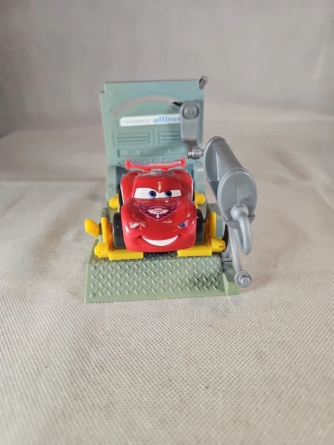 FISHER PRICE IMAGINEXT Disney Cars 2 Lightning McQueen Set da gioco ...