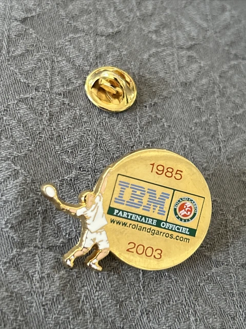 PIN'S ARTHUS-BERTRAND ROLAND Garros IBM 2003 Officiel 35 X 26 mm Doré EUR 10,00 - PicClick IT