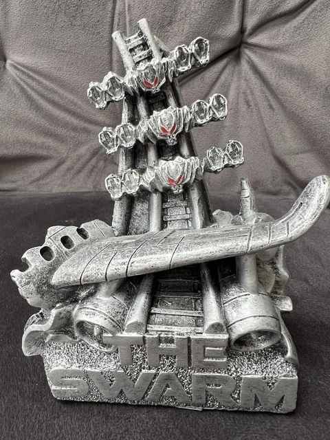 THE SWARM Thorpe Park Ride Resin Statue Merlin - 2018 EUR 28,55 ...