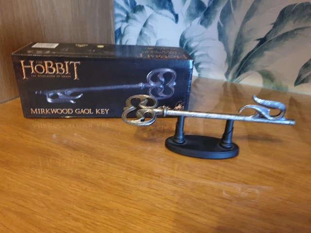 WETA - THE Hobbit - Mirkwood Gaol Key £39.99 - PicClick UK