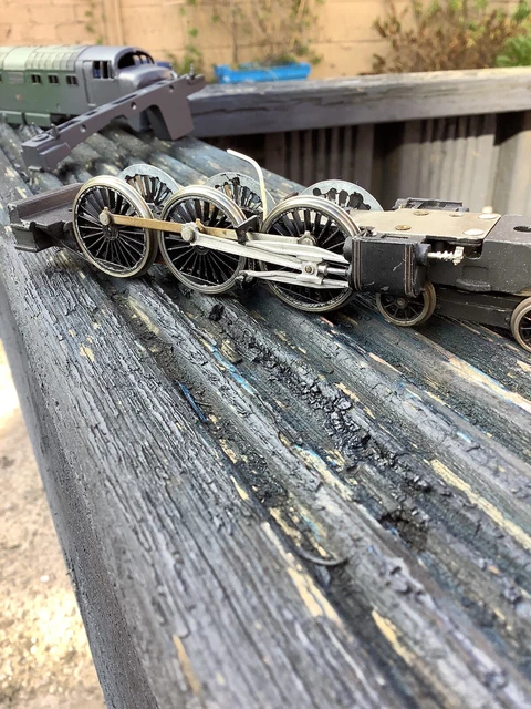 HORNBY/DUBLO 2 RAIL castle class CHASSIS Romford WHEELS 28 mm smooth ...