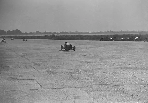 DELAGE RACING AT a Surbiton Motor Club race meeting, Brooklands, S ...