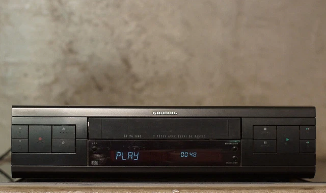 MAGNÉTOSCOPE LECTEUR VHS " GRUNDIG GV 26 Euro " EUR 32,50 - PicClick IT