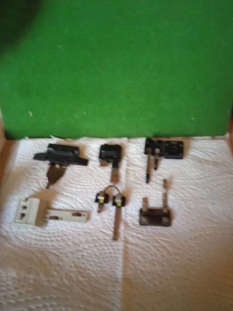 TRIANG/HORNBY/JOUEF/PLAYCRAFT POWER CONNECTING clip for tracks.V.G.C. £ ...