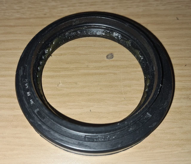 FORD TRANSIT MK3 Mk4 Sierra Mk2 New Genuine Ford Rear Hub Seal x 2 ...
